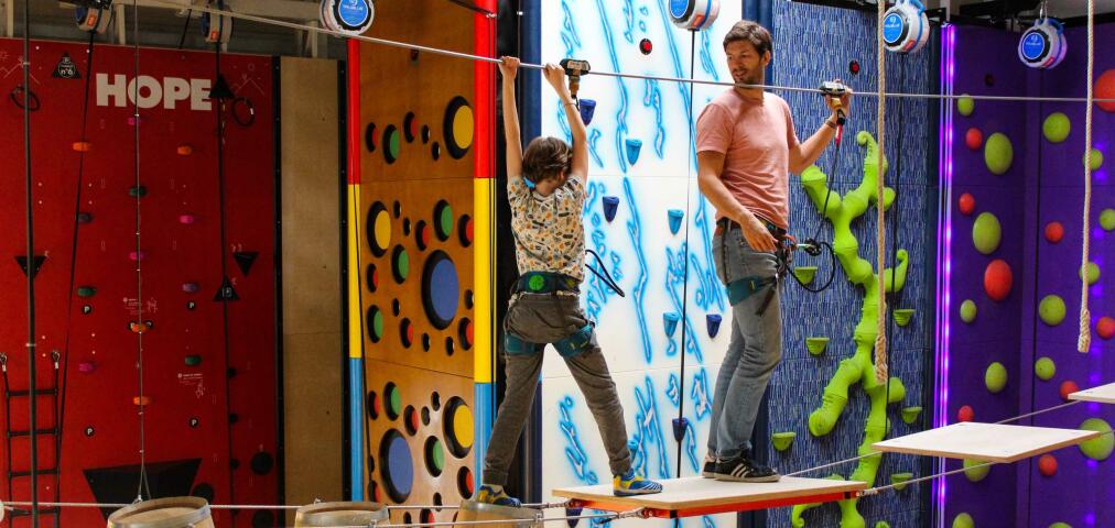 HAPIK Neuville en Ferrain. Salle d'escalade 100% fun